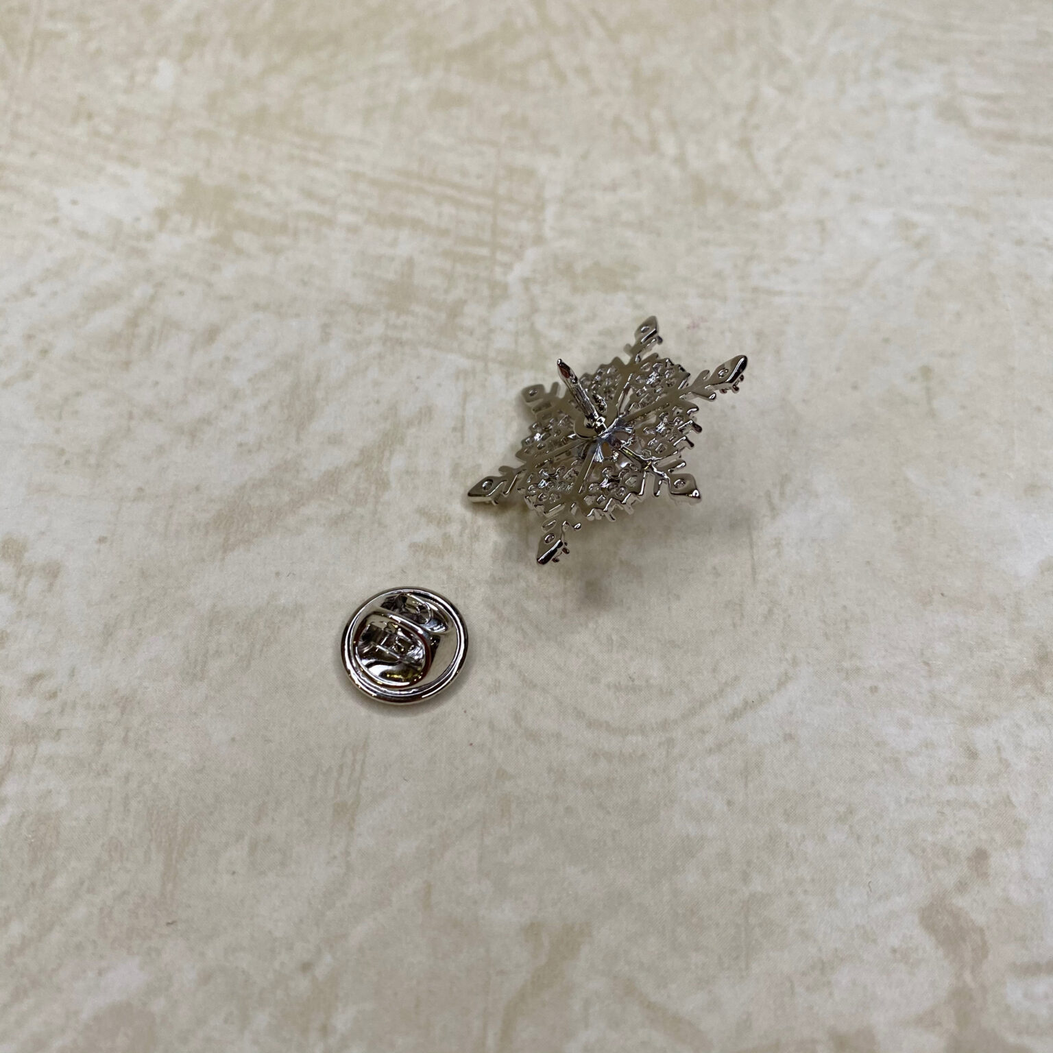 Snowflake-Shaped Lapel Pin Inlaid with CZ and Central White Pearl | The ...